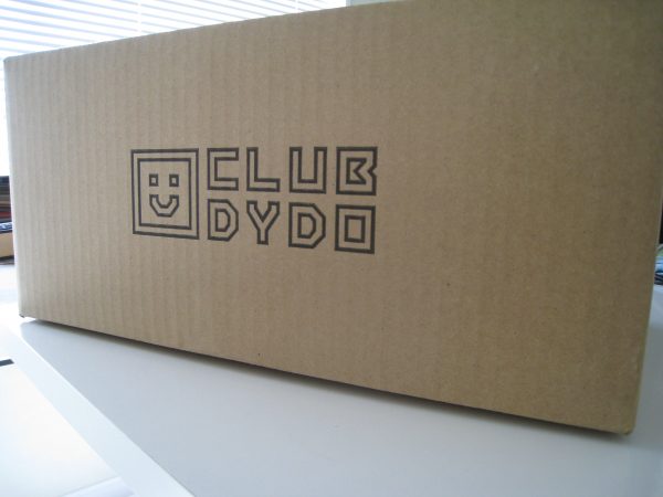 アジトに謎の箱が届いた・・CLUB DYDOという文字が書いてあるが、謎だらけだ！？